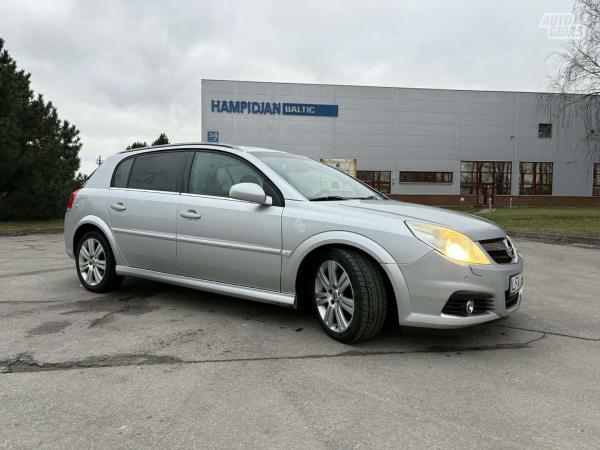 Grey Opel Signum 2007 in Siauliai, with an engine capacity of 1.90 L and mileage of 275 thousand km for 1080 €, photo 2 on AUTOMOTO.COM.LV