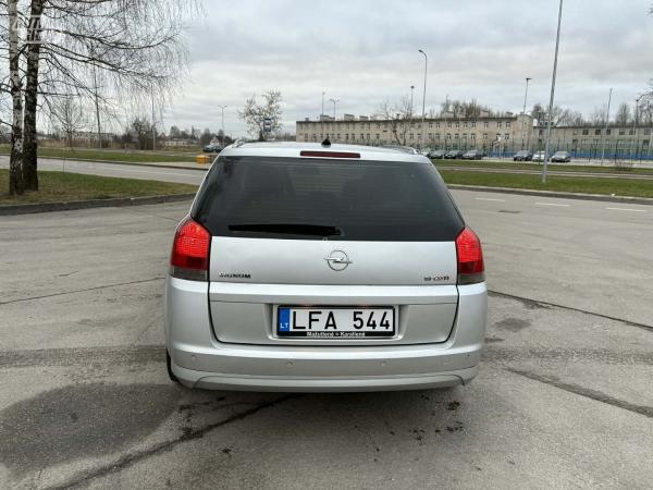 Grey Opel Signum 2007 in Siauliai, with an engine capacity of 1.90 L and mileage of 275 thousand km for 1080 €, photo 5 on AUTOMOTO.COM.LV