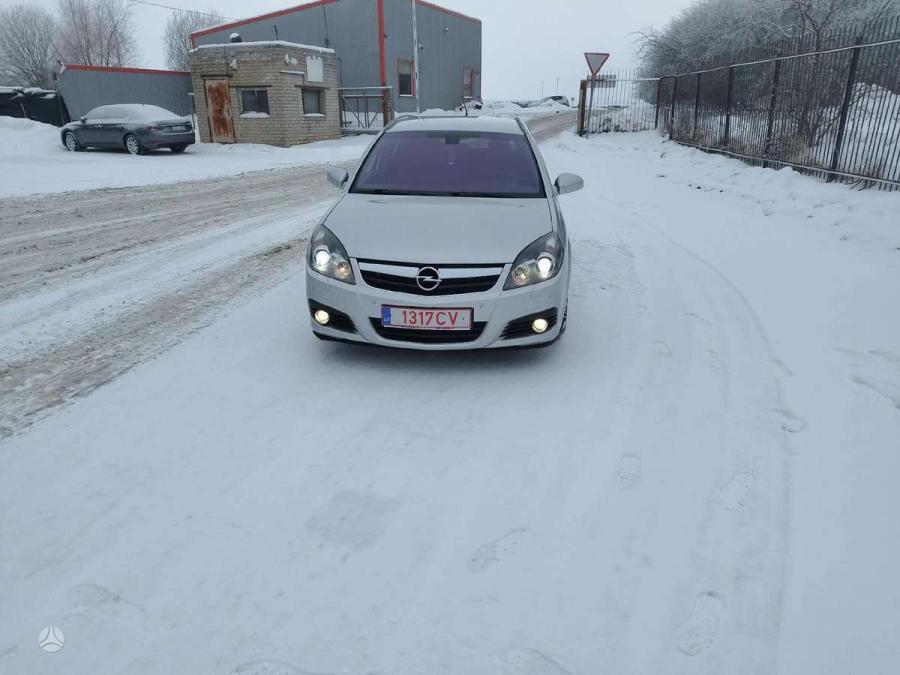 Grey Opel Signum 2007 in Kaunas, with an engine capacity of 1.91 L and mileage of 227 thousand km for 2500 €, photo 1 on AUTOMOTO.COM.LV