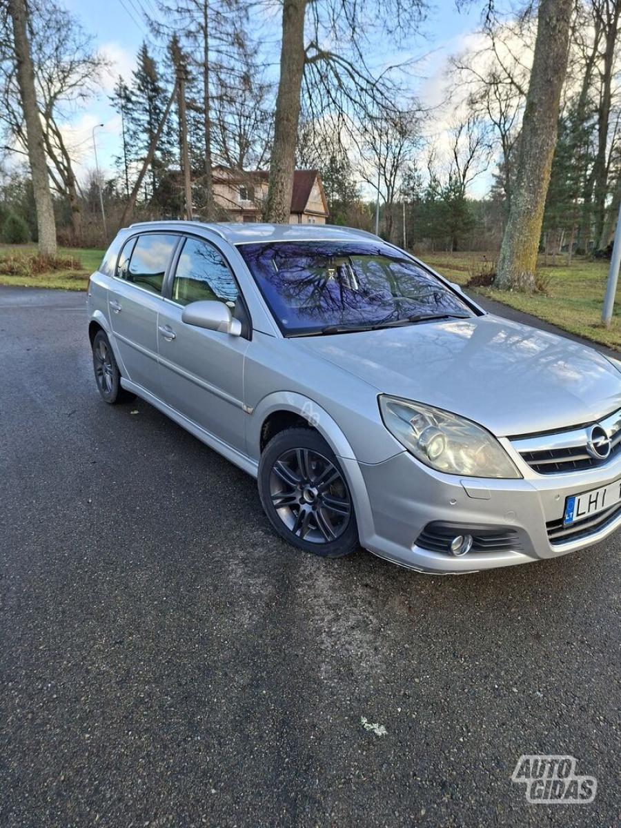 Grey Opel Signum 2007 in Anyksciai, with an engine capacity of 1.90 L and mileage of 312 thousand km for 780 €, photo 1 on AUTOMOTO.COM.LV