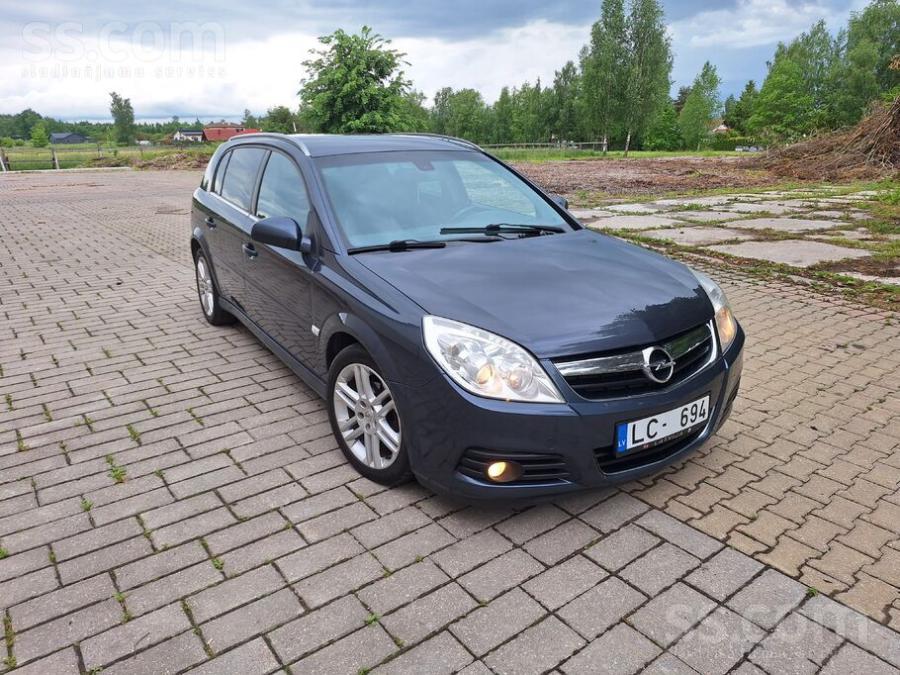 Grey Opel Signum 2007 in Riga, with an engine capacity of 1.90 L and mileage of 298 thousand km for 1950 €, photo 1 on AUTOMOTO.COM.LV