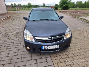 Grey Opel Signum 2007 in Riga, with an engine capacity of 1.90 L and mileage of 298 thousand km for 1950 €, photo 3 on AUTOMOTO.COM.LV