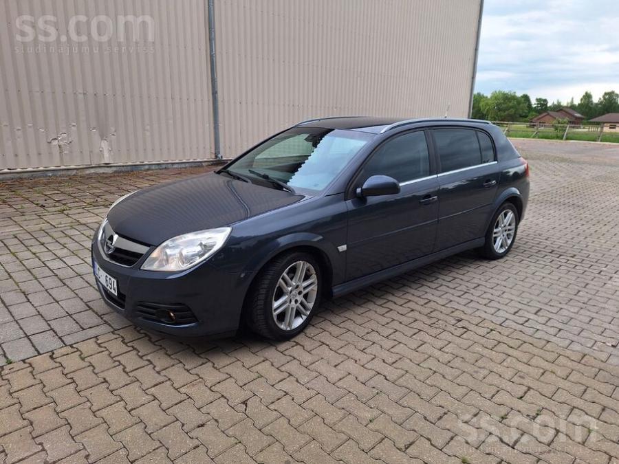Grey Opel Signum 2007 in Riga, with an engine capacity of 1.90 L and mileage of 298 thousand km for 1950 €, photo 4 on AUTOMOTO.COM.LV