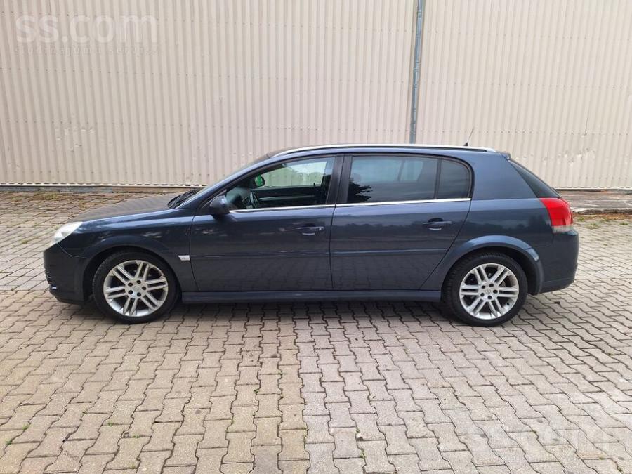 Grey Opel Signum 2007 in Riga, with an engine capacity of 1.90 L and mileage of 298 thousand km for 1950 €, photo 5 on AUTOMOTO.COM.LV
