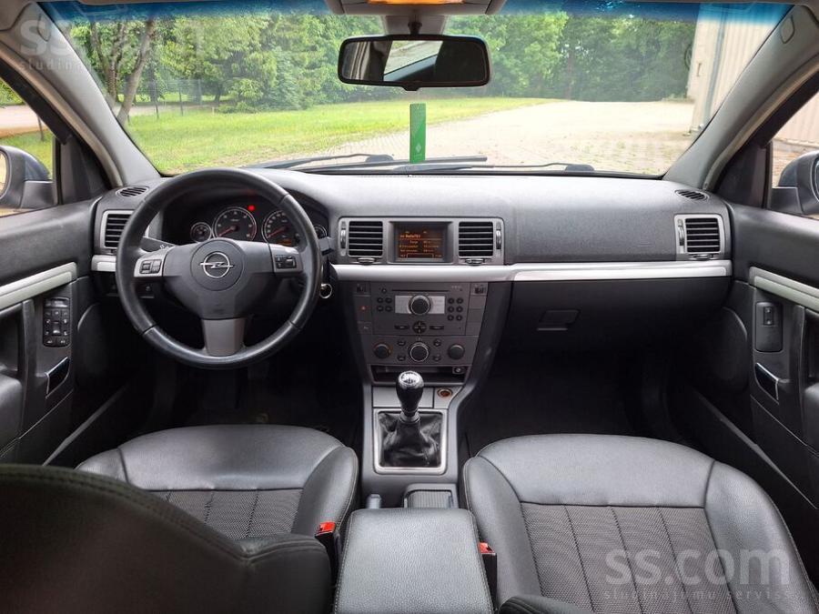 Grey Opel Signum 2007 in Riga, with an engine capacity of 1.90 L and mileage of 298 thousand km for 1950 €, photo 9 on AUTOMOTO.COM.LV