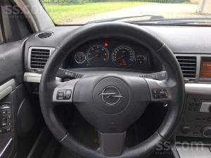 Grey Opel Signum 2007 in Riga, with an engine capacity of 1.90 L and mileage of 298 thousand km for 1950 €, photo 10 on AUTOMOTO.COM.LV
