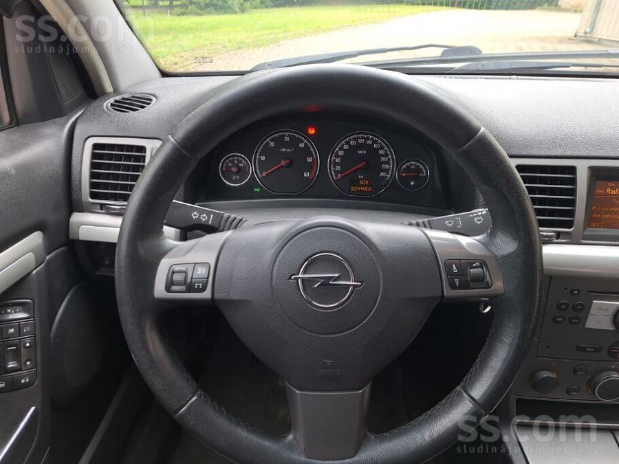 Grey Opel Signum 2007 in Riga, with an engine capacity of 1.90 L and mileage of 298 thousand km for 1950 €, photo 10 on AUTOMOTO.COM.LV