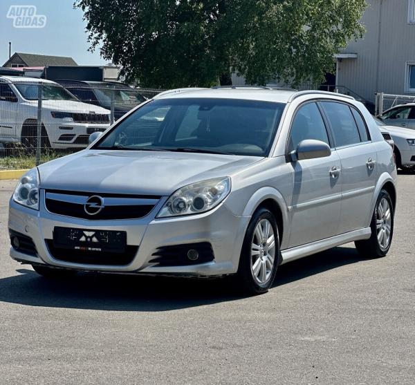 Grey Opel Signum 2007 in Kretinga, with an engine capacity of 1.90 L and mileage of 333 thousand km for 2250 €, photo 1 on AUTOMOTO.COM.LV