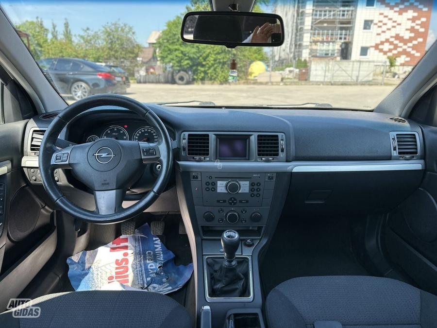 Grey Opel Signum 2007 in Kretinga, with an engine capacity of 1.90 L and mileage of 333 thousand km for 2250 €, photo 15 on AUTOMOTO.COM.LV