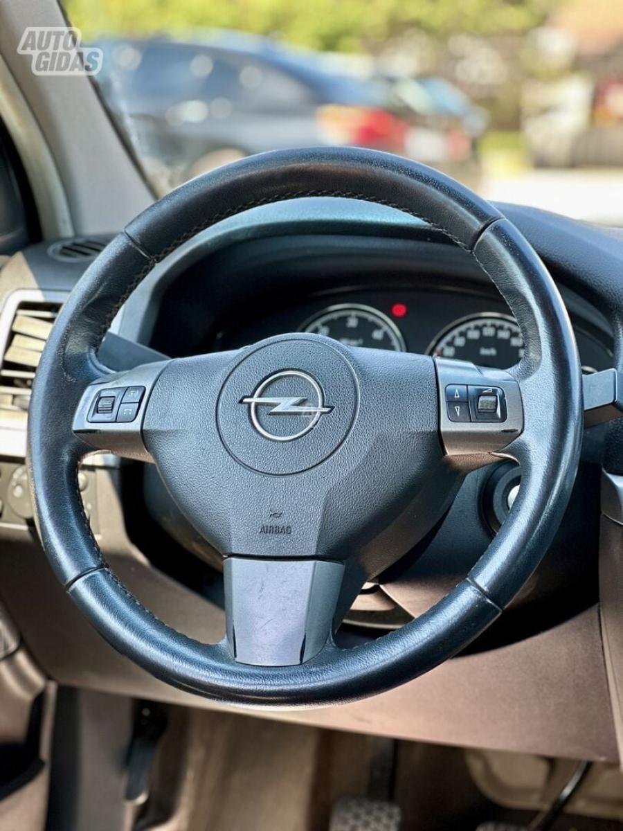Grey Opel Signum 2007 in Kretinga, with an engine capacity of 1.90 L and mileage of 333 thousand km for 2250 €, photo 16 on AUTOMOTO.COM.LV