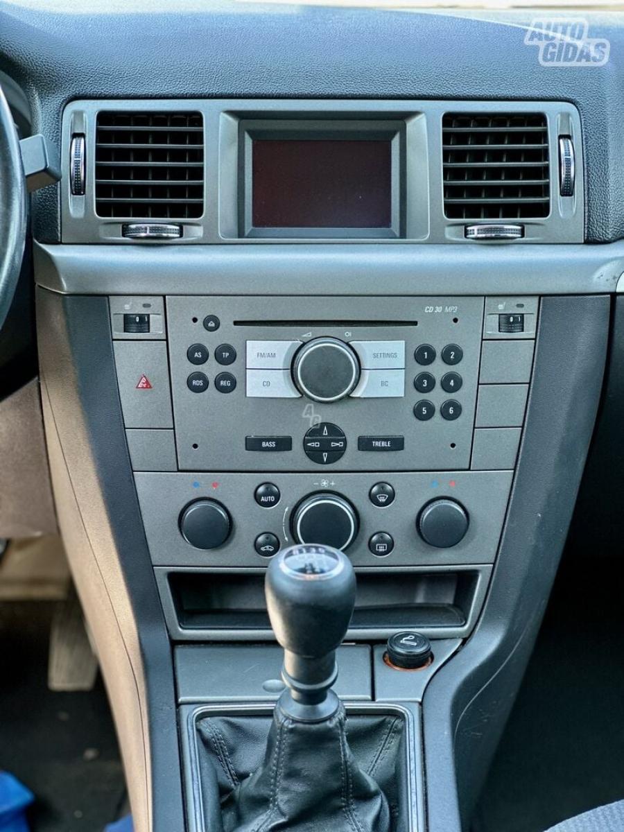 Grey Opel Signum 2007 in Kretinga, with an engine capacity of 1.90 L and mileage of 333 thousand km for 2250 €, photo 17 on AUTOMOTO.COM.LV