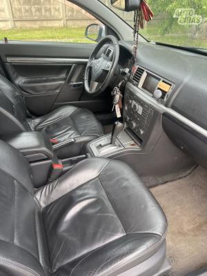 Grey Opel Signum 2007 in Siauliai, with an engine capacity of 1.90 L and mileage of 385 thousand km for 1200 €, photo 6 on AUTOMOTO.COM.LV
