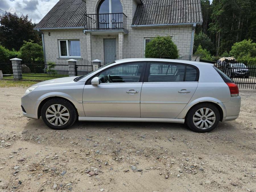 Grey Opel Signum 2007 in Prienai, with an engine capacity of 1.91 L and mileage of 324 thousand km for 1000 €, photo 4 on AUTOMOTO.COM.LV