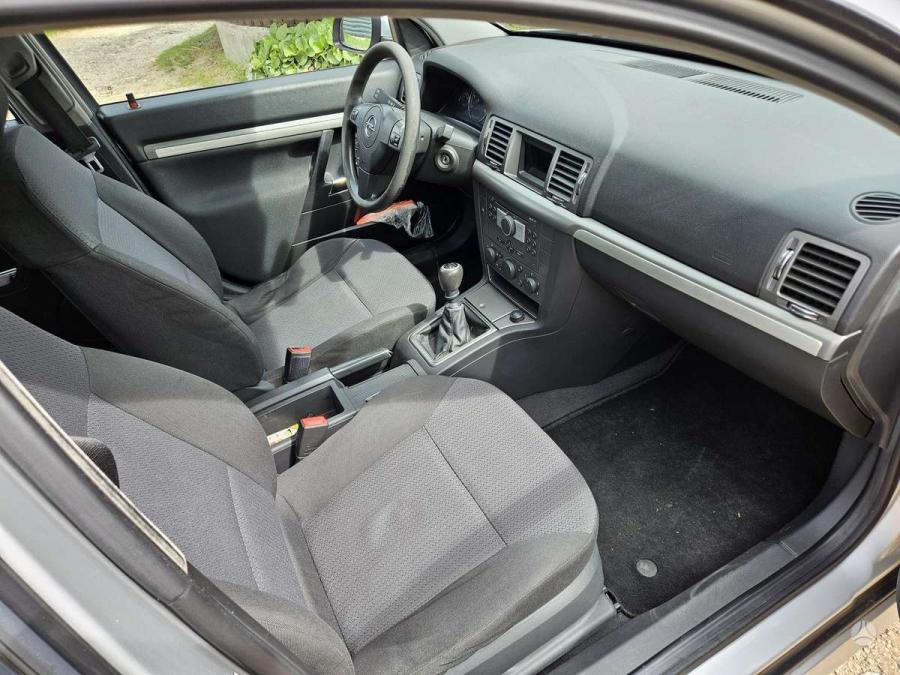 Grey Opel Signum 2007 in Prienai, with an engine capacity of 1.91 L and mileage of 324 thousand km for 1000 €, photo 7 on AUTOMOTO.COM.LV