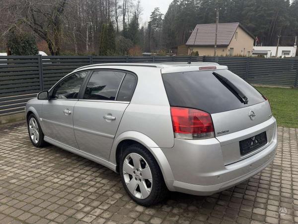 Grey Opel Signum 2008 in Alytus, with an engine capacity of 0.00 L and mileage of 326 thousand km for 2200 €, photo 3 on AUTOMOTO.COM.LV