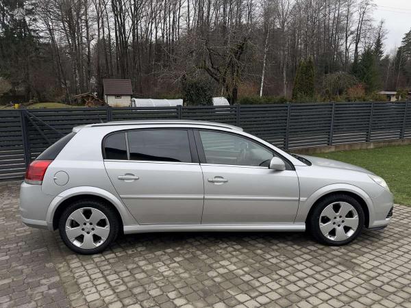 Grey Opel Signum 2008 in Alytus, with an engine capacity of 0.00 L and mileage of 326 thousand km for 2200 €, photo 5 on AUTOMOTO.COM.LV