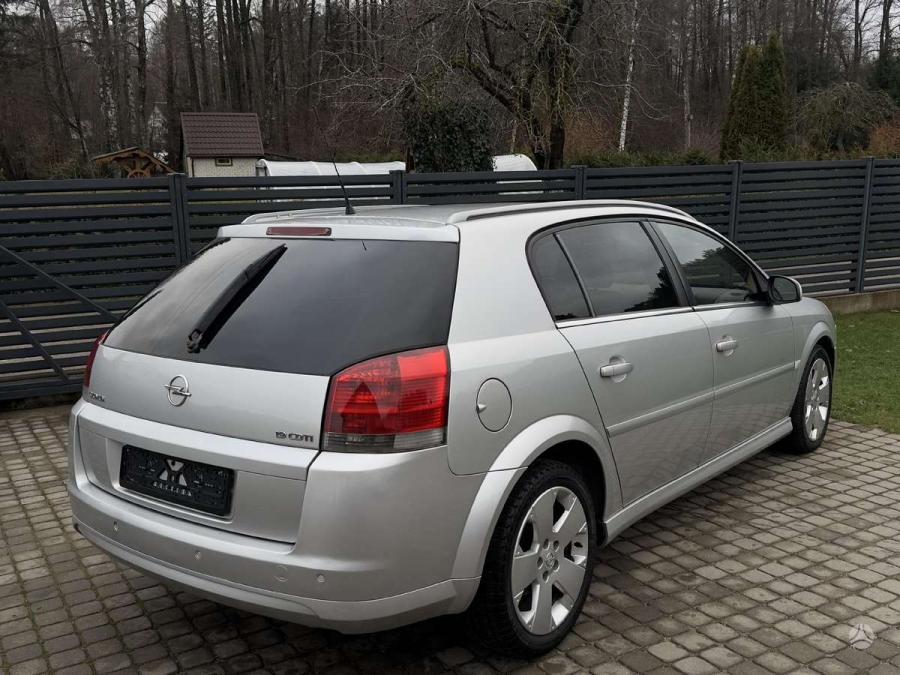 Grey Opel Signum 2008 in Alytus, with an engine capacity of 1.90 L and mileage of 326 thousand km for 2200 €, photo 4 on AUTOMOTO.COM.LV