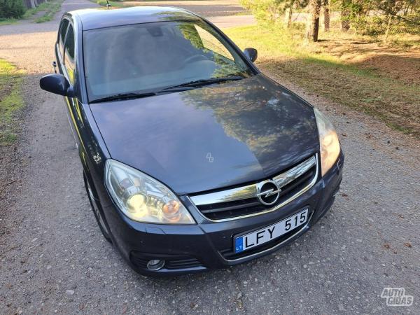 Grey Opel Signum 2008 in Kaunas, with an engine capacity of 1.90 L and mileage of 275 thousand km for 1690 €, photo 5 on AUTOMOTO.COM.LV