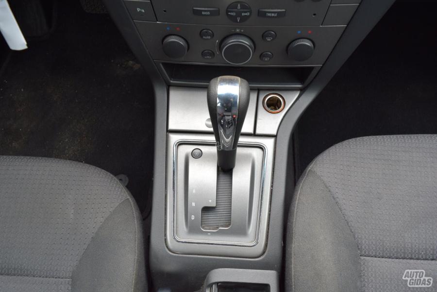 Pelēks Opel Signum 2008 Viļņa, ar dzinēja tilpumu 1.90 L un nobraukumu 284 tūkst. km par 1900 €, foto 14 vietnē AUTOMOTO.COM.LV