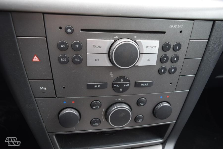 Pelēks Opel Signum 2008 Viļņa, ar dzinēja tilpumu 1.90 L un nobraukumu 284 tūkst. km par 1900 €, foto 15 vietnē AUTOMOTO.COM.LV