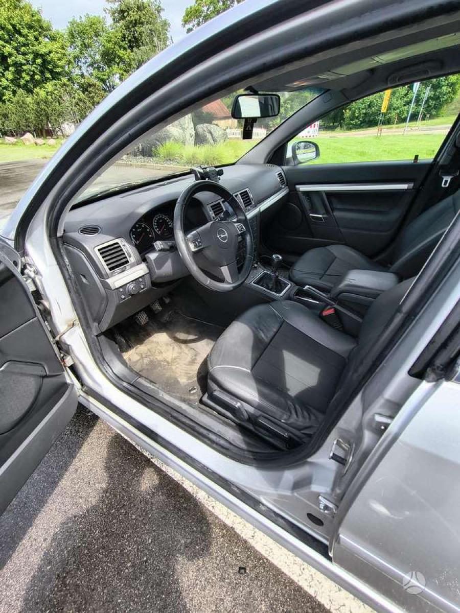 Pelēks Opel Signum 2008 Kauņa, ar dzinēja tilpumu 1.91 L un nobraukumu 225 tūkst. km par 1500 €, foto 26 vietnē AUTOMOTO.COM.LV