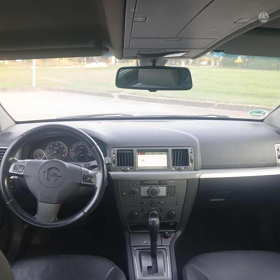 Grey Opel Signum 2008 in Alytus, with an engine capacity of 1.91 L and mileage of 327 thousand km for 1950 €, photo 12 on AUTOMOTO.COM.LV