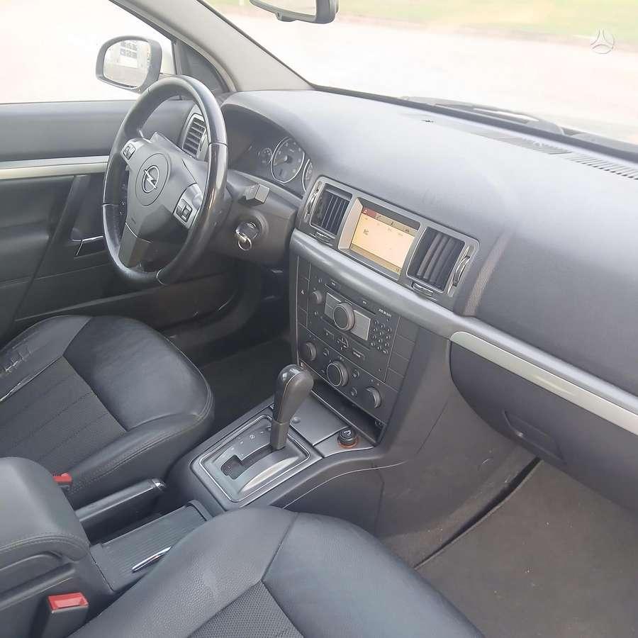 Grey Opel Signum 2008 in Alytus, with an engine capacity of 1.91 L and mileage of 327 thousand km for 1950 €, photo 13 on AUTOMOTO.COM.LV