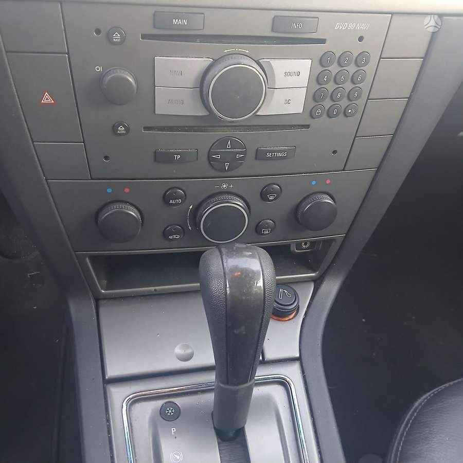 Grey Opel Signum 2008 in Alytus, with an engine capacity of 1.91 L and mileage of 327 thousand km for 1950 €, photo 15 on AUTOMOTO.COM.LV