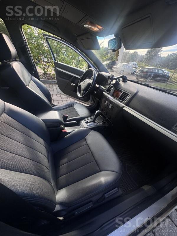 Pelēks Opel Signum 2008 Rīga, ar dzinēja tilpumu 1.90 L un nobraukumu 258 tūkst. km par 2150 €, foto 6 vietnē AUTOMOTO.COM.LV