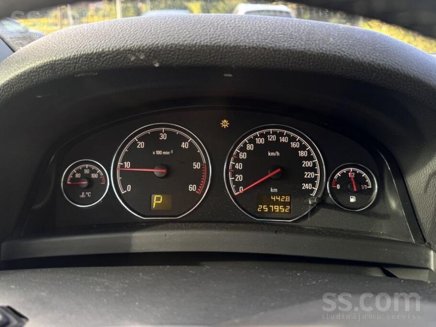 Pelēks Opel Signum 2008 Rīga, ar dzinēja tilpumu 1.90 L un nobraukumu 258 tūkst. km par 2150 €, foto 7 vietnē AUTOMOTO.COM.LV