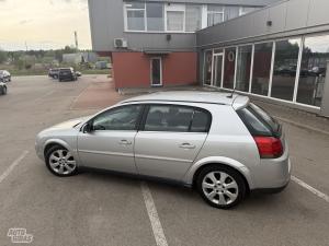 Grey Opel Signum 2004 in Kaunas, with an engine capacity of 2.20 L and mileage of 320 thousand km for 1350 €, photo 3 on AUTOMOTO.COM.LV
