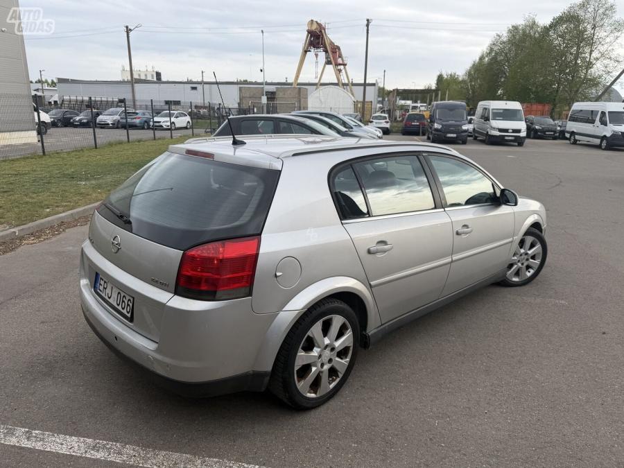 Grey Opel Signum 2004 in Kaunas, with an engine capacity of 2.20 L and mileage of 320 thousand km for 1350 €, photo 5 on AUTOMOTO.COM.LV