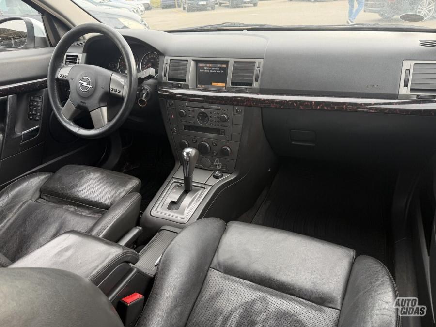 Grey Opel Signum 2004 in Kaunas, with an engine capacity of 2.20 L and mileage of 320 thousand km for 1350 €, photo 8 on AUTOMOTO.COM.LV
