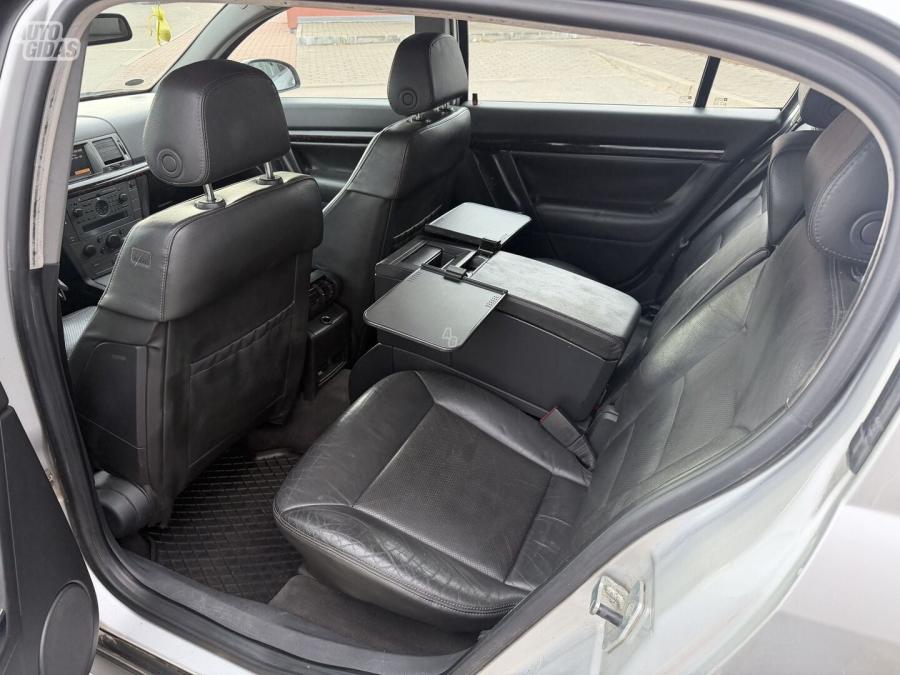 Grey Opel Signum 2004 in Kaunas, with an engine capacity of 2.20 L and mileage of 320 thousand km for 1350 €, photo 9 on AUTOMOTO.COM.LV
