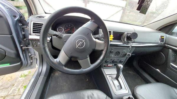 Pelēks Opel Signum 2005 Viļņa, ar dzinēja tilpumu 2.17 L un nobraukumu 240 tūkst. km par 1300 €, foto 2 vietnē AUTOMOTO.COM.LV