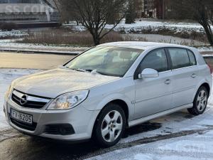 Pelēks Opel Signum 2006 Daugavpils, ar dzinēja tilpumu 2.20 L un nobraukumu 89 tūkst. km par 1500 €, foto  vietnē AUTOMOTO.COM.LV