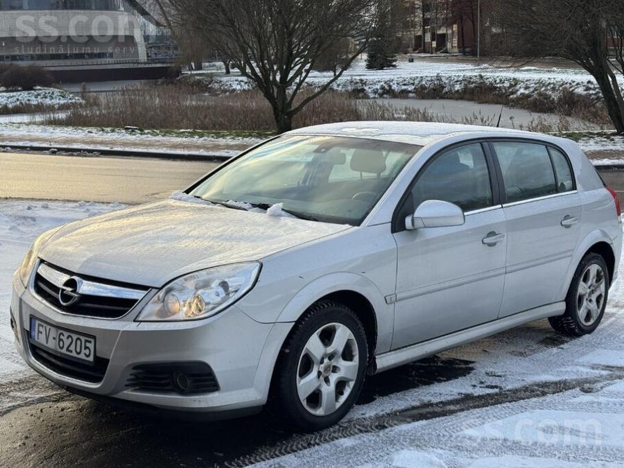 Grey Opel Signum 2006 in Daugavpils, with an engine capacity of 2.20 L and mileage of 89 thousand km for 1500 €, photo 1 on AUTOMOTO.COM.LV