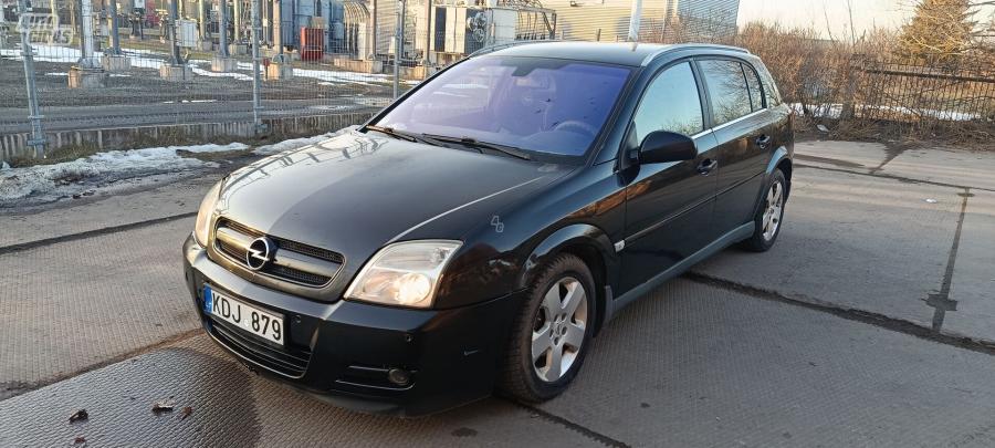 Opel Signum 2003 in Panevezys, with an engine capacity of 2.20 L and mileage of 352 thousand km for 550 €, photo 1 on AUTOMOTO.COM.LV