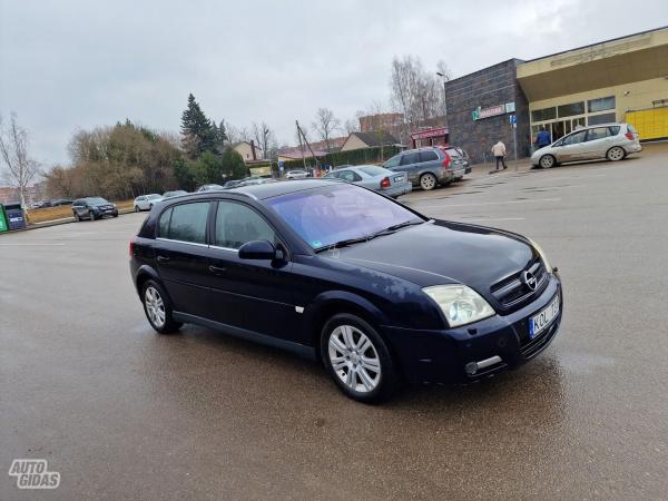Opel Signum 2004 in Siauliai, with an engine capacity of 1.90 L and mileage of 301 thousand km for 890 €, photo 3 on AUTOMOTO.COM.LV