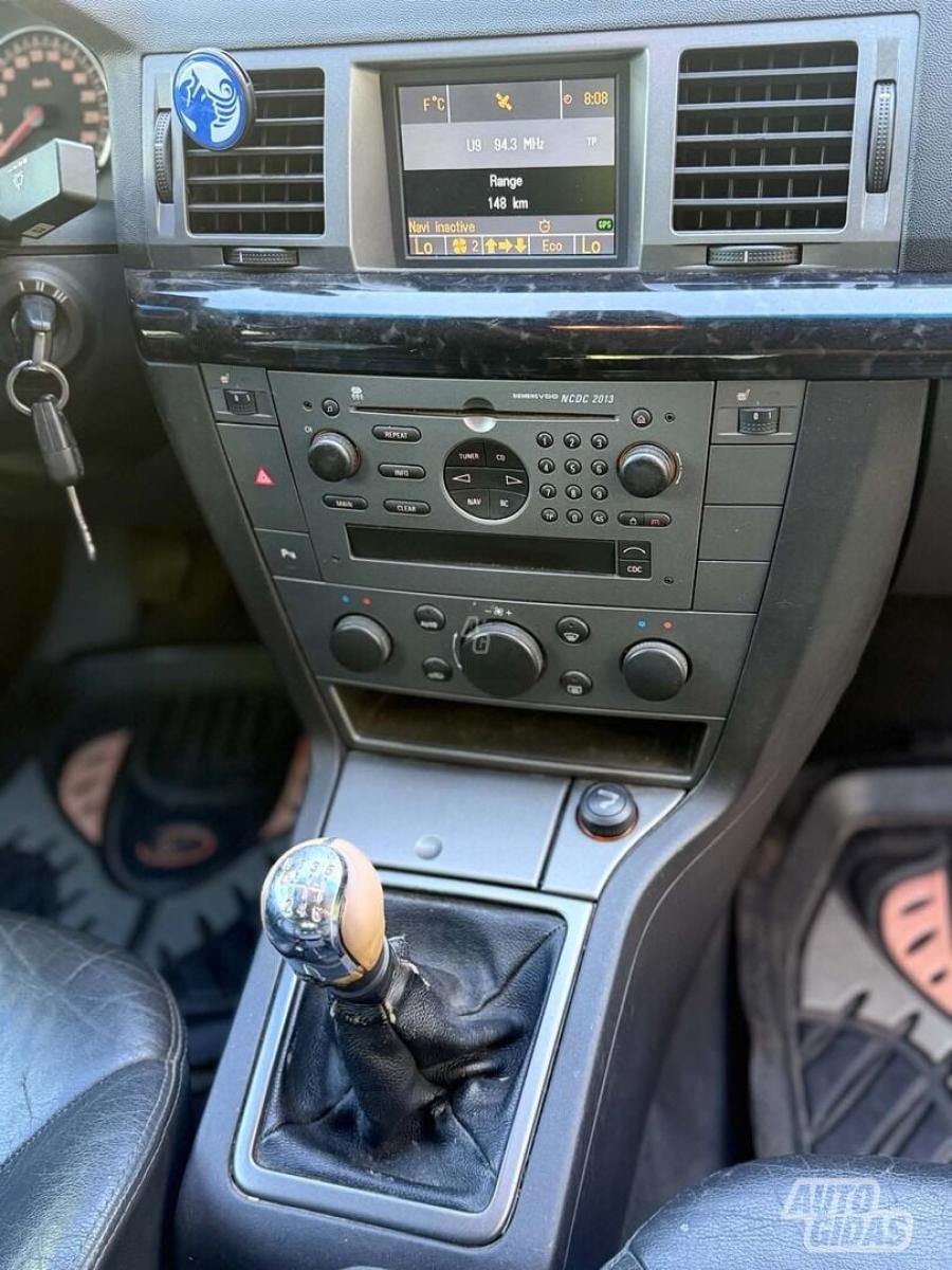 Opel Signum 2004 in Silute, with an engine capacity of 1.90 L and mileage of 350 thousand km for 890 €, photo 10 on AUTOMOTO.COM.LV