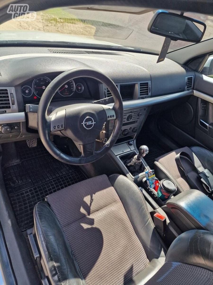 Opel Signum 2004 in Siauliai, with an engine capacity of 2.20 L and mileage of 313 thousand km for 1180 €, photo 11 on AUTOMOTO.COM.LV
