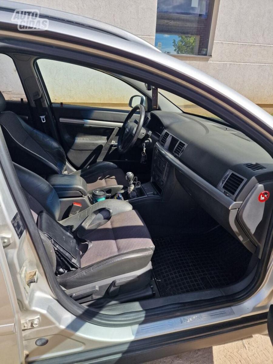 Opel Signum 2004 in Siauliai, with an engine capacity of 2.20 L and mileage of 313 thousand km for 1180 €, photo 12 on AUTOMOTO.COM.LV