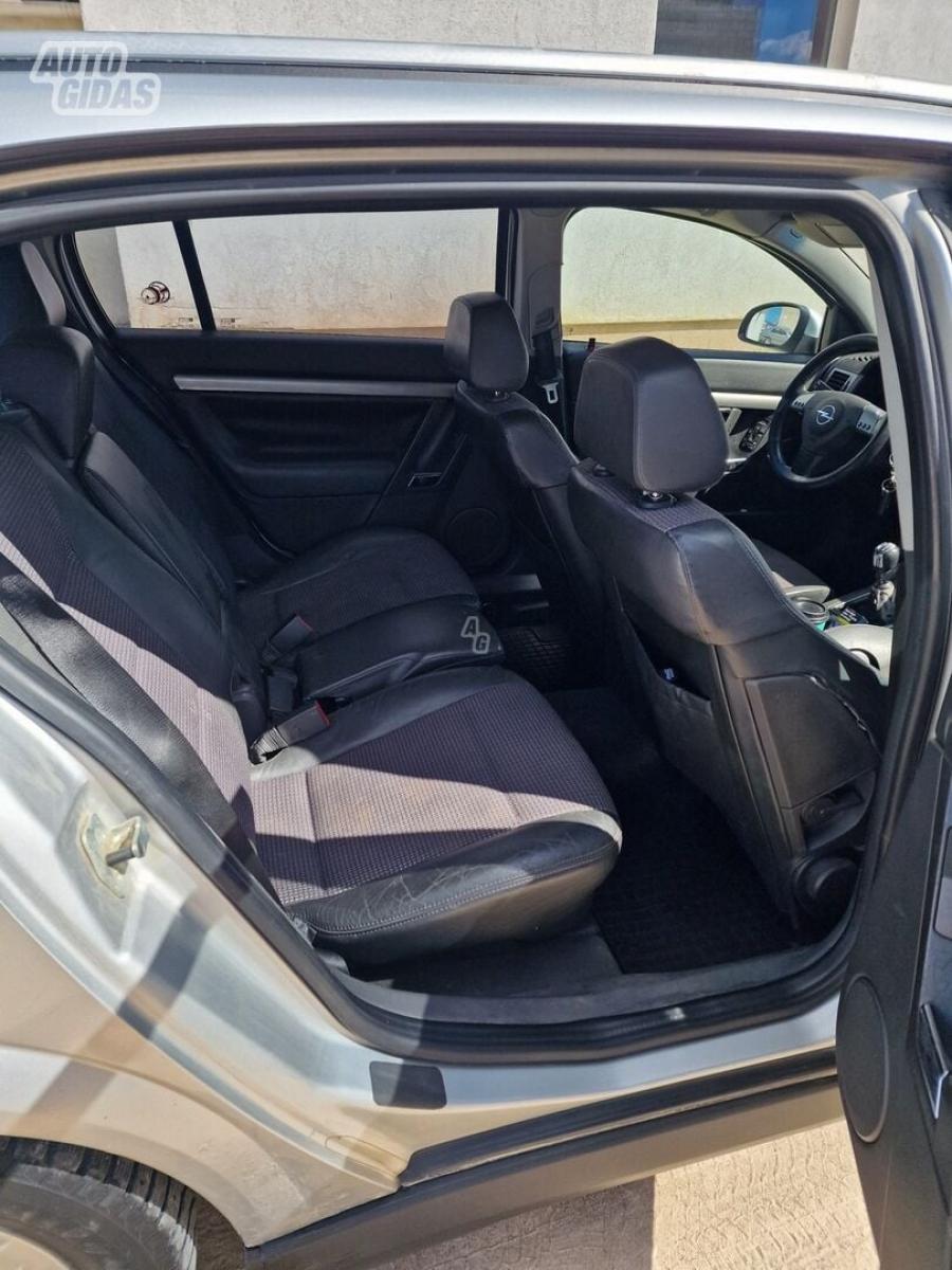 Opel Signum 2004 in Siauliai, with an engine capacity of 2.20 L and mileage of 313 thousand km for 1180 €, photo 15 on AUTOMOTO.COM.LV