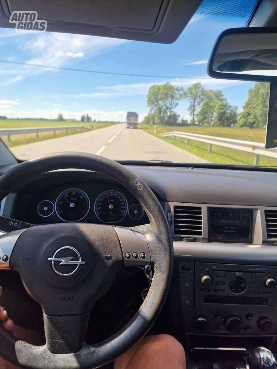 Opel Signum 2004 in Siauliai, with an engine capacity of 2.20 L and mileage of 313 thousand km for 1180 €, photo 16 on AUTOMOTO.COM.LV