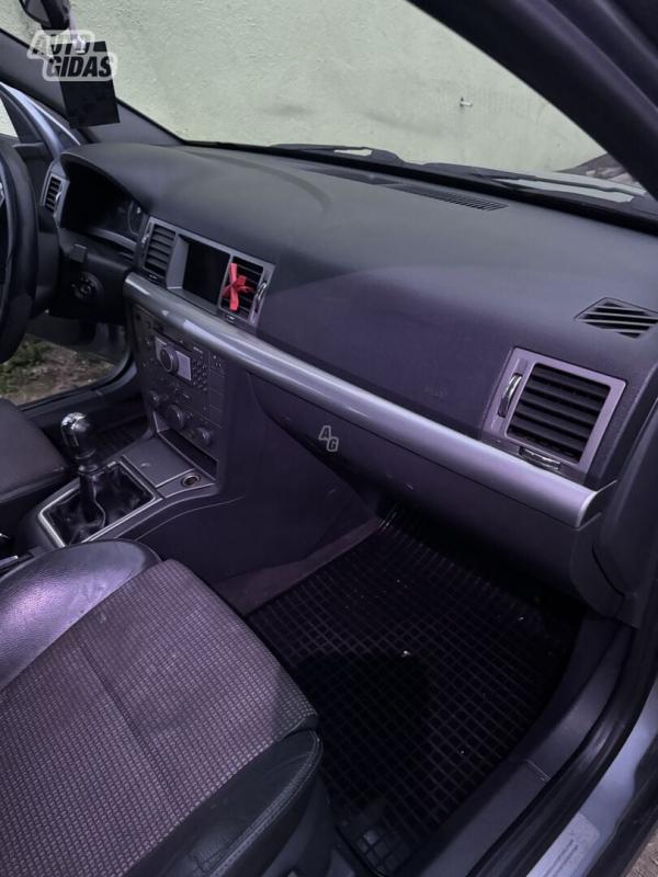 Opel Signum 2004 Viļņa vietnē Opel Signum 2004 Viļņa, ar dzinēja tilpumu 1.90 L un nobraukumu 313 tūkst. km par 399 €, foto 9 vietnē AUTOMOTO.COM.LV