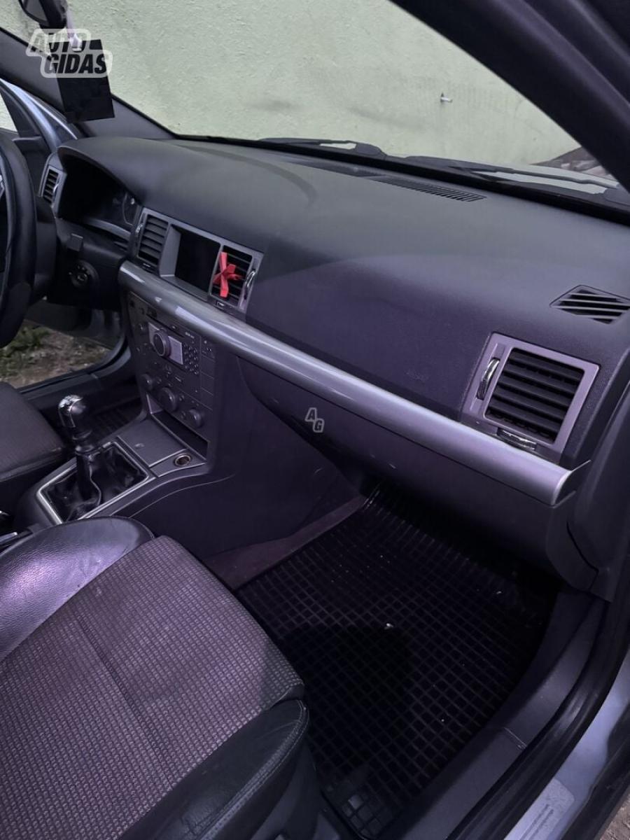 Opel Signum 2004 in Vilnius, with an engine capacity of 1.90 L and mileage of 313 thousand km for 399 €, photo 9 on AUTOMOTO.COM.LV