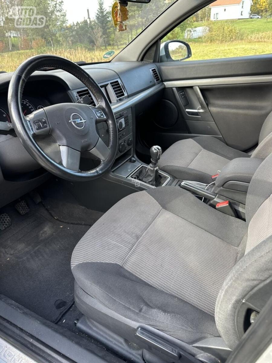 Opel Signum 2004 Viļņa, ar dzinēja tilpumu 1.90 L un nobraukumu 360 tūkst. km par 900 €, foto 7 vietnē AUTOMOTO.COM.LV