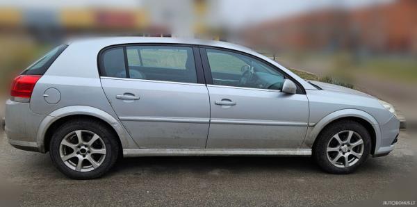 Opel Signum 2005 in Siauliai, with an engine capacity of 1.91 L and mileage of 298 thousand km for 700 €, photo 4 on AUTOMOTO.COM.LV