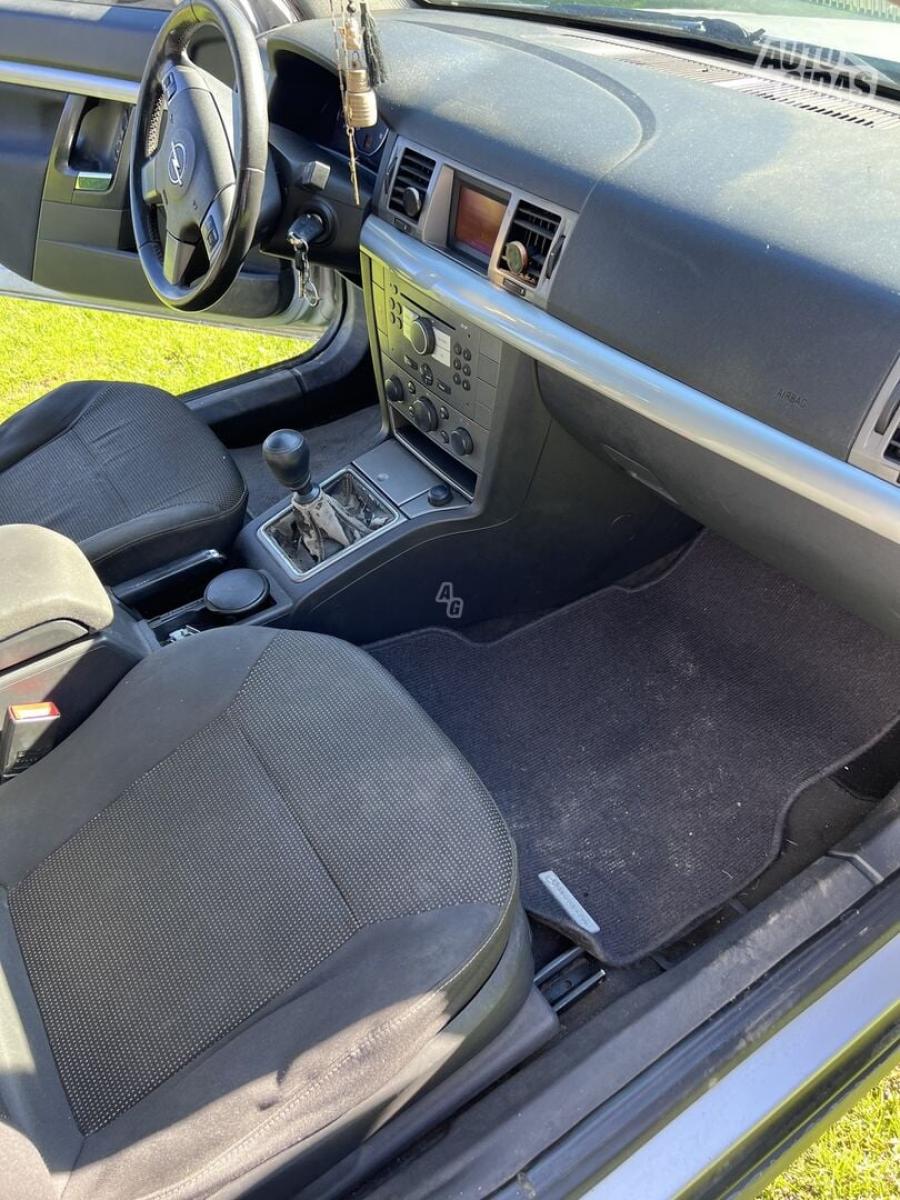 Opel Signum 2005 in Kalvarija, with an engine capacity of 1.90 L and mileage of 377 thousand km for 1200 €, photo 8 on AUTOMOTO.COM.LV