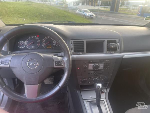 Opel Signum 2006 in Klaipeda, with an engine capacity of 1.90 L and mileage of 353 thousand km for 1500 €, photo 7 on AUTOMOTO.COM.LV